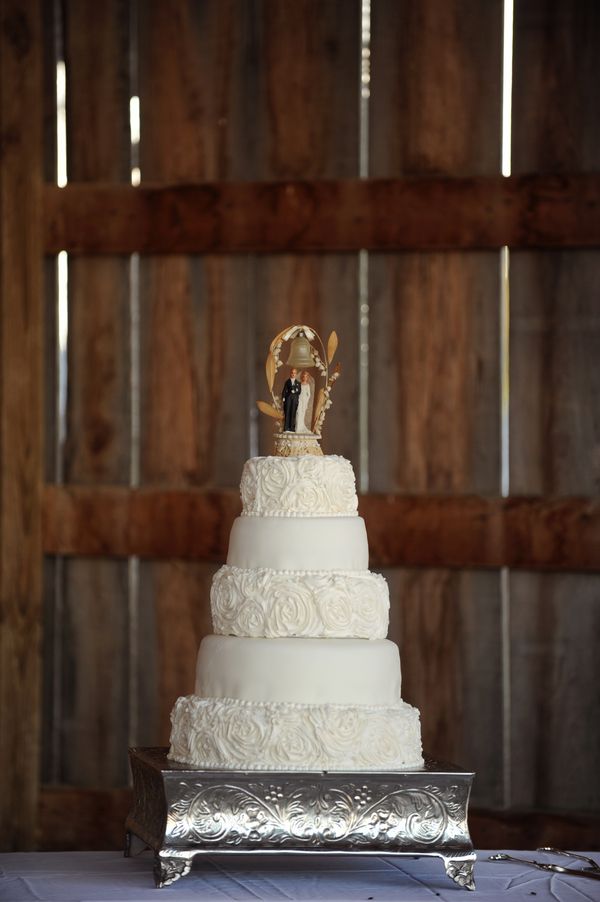 Creative Wedding Cake Displays - Rustic Wedding Chic