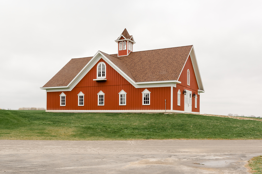 Midwestern Romantic Barn Wedding - Rustic Wedding Chic